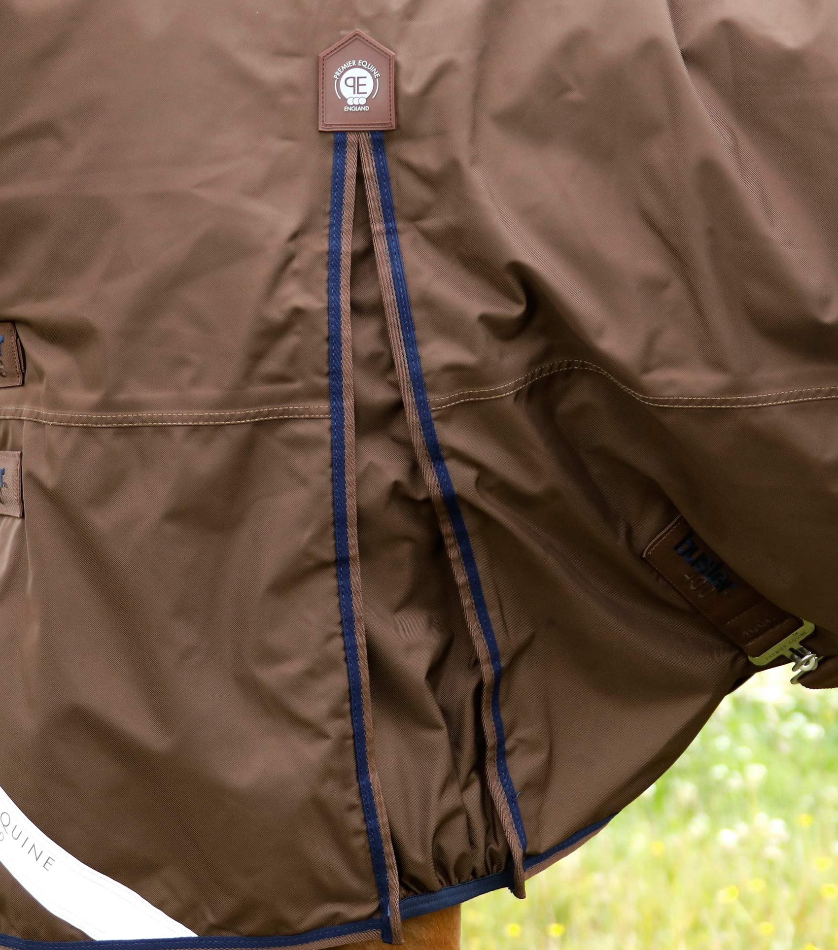 Buster 400g Turnout Rug with Snug-Fit Neck Cover - Robinsons Equestrian